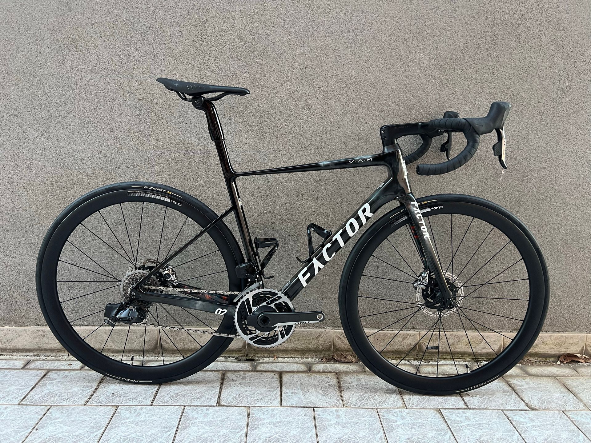 Factor O2 SRAM Red eTap AXS 2025