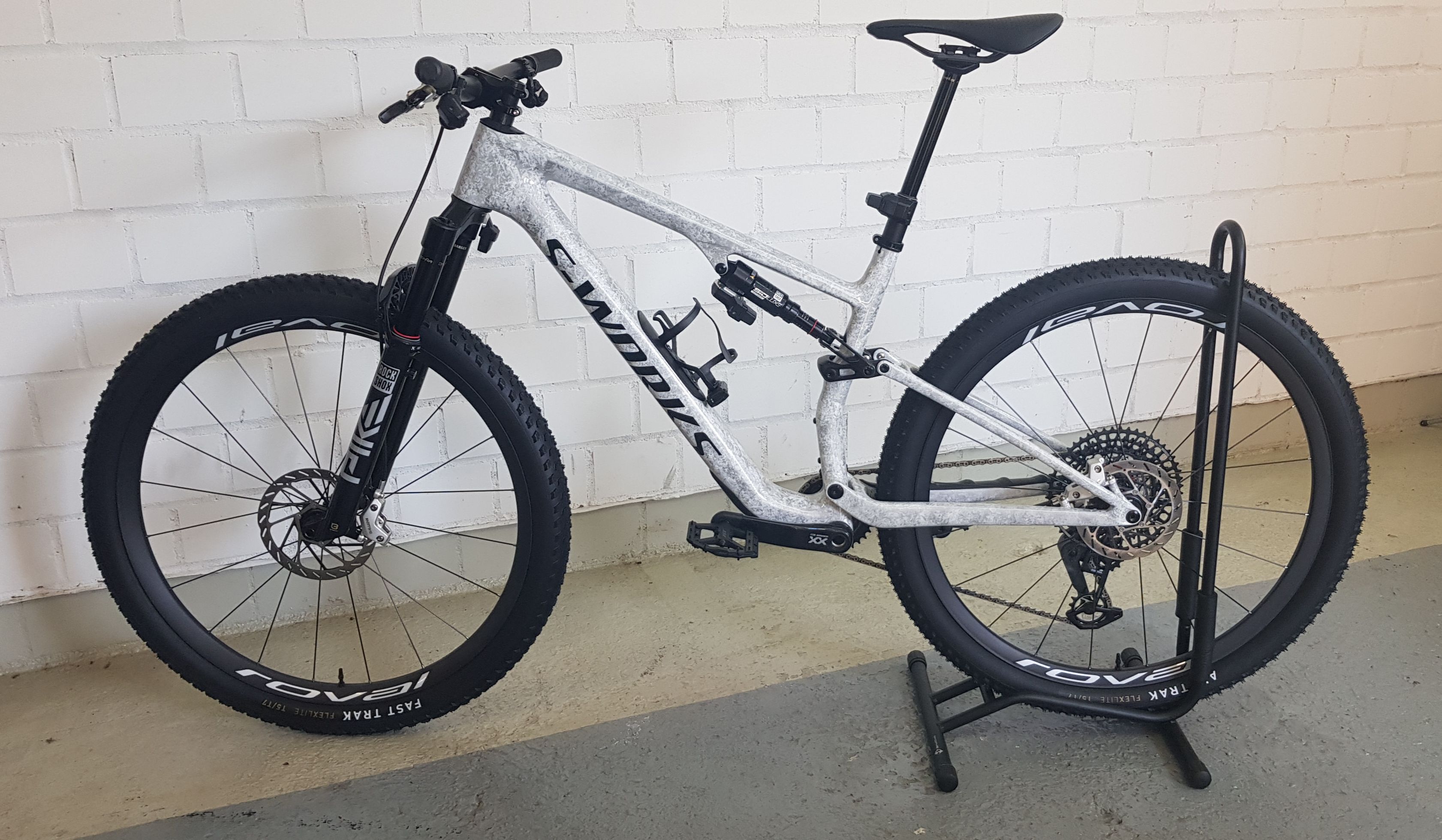 Specialized S-Works Epic 8 - SRAM XX SL AXS, RockShox Ultimate Flight ...