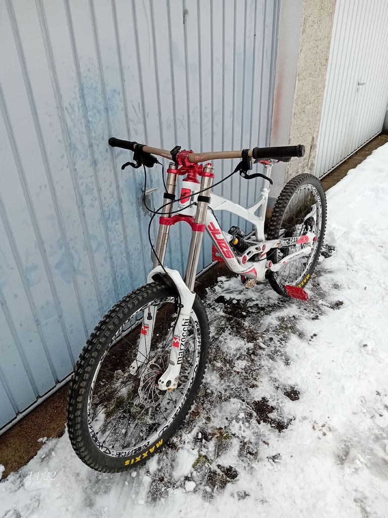 YT Industries Tues 2.0 World Cup Limited Edition 2012