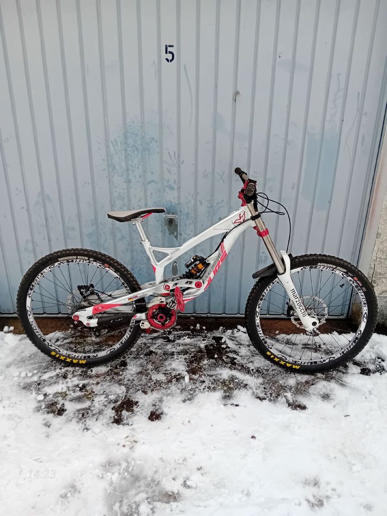 YT Industries Tues 2.0 World Cup Limited Edition 2012