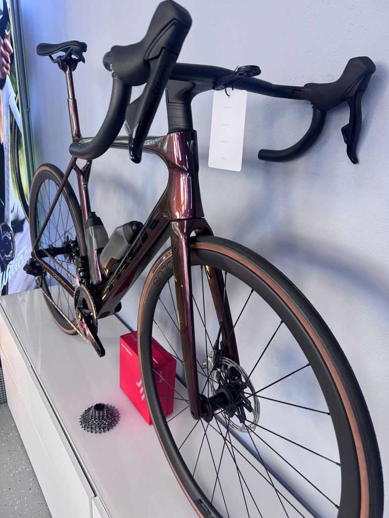 Trek Trek Madone SLR RIVAL AXS 2025