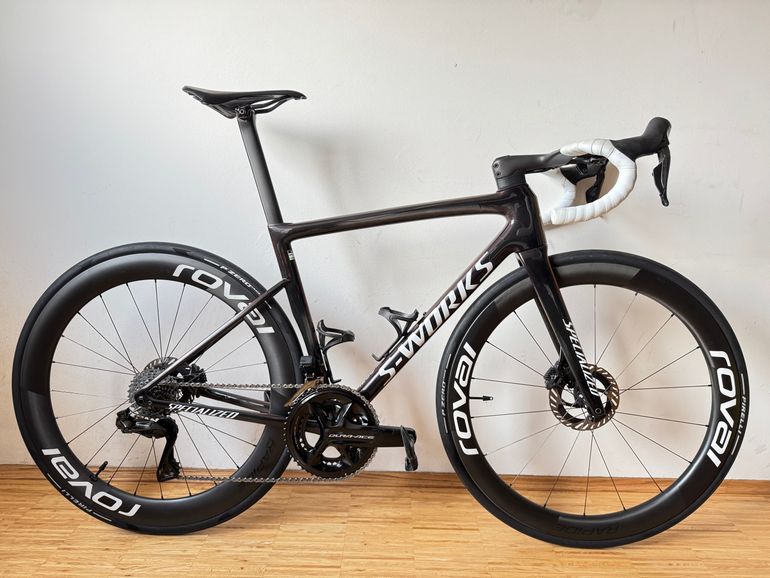 Specialized S-WORKS Tarmac SL8 - GLOSS CARBON / VIAVI MAGANTA GOLD ...