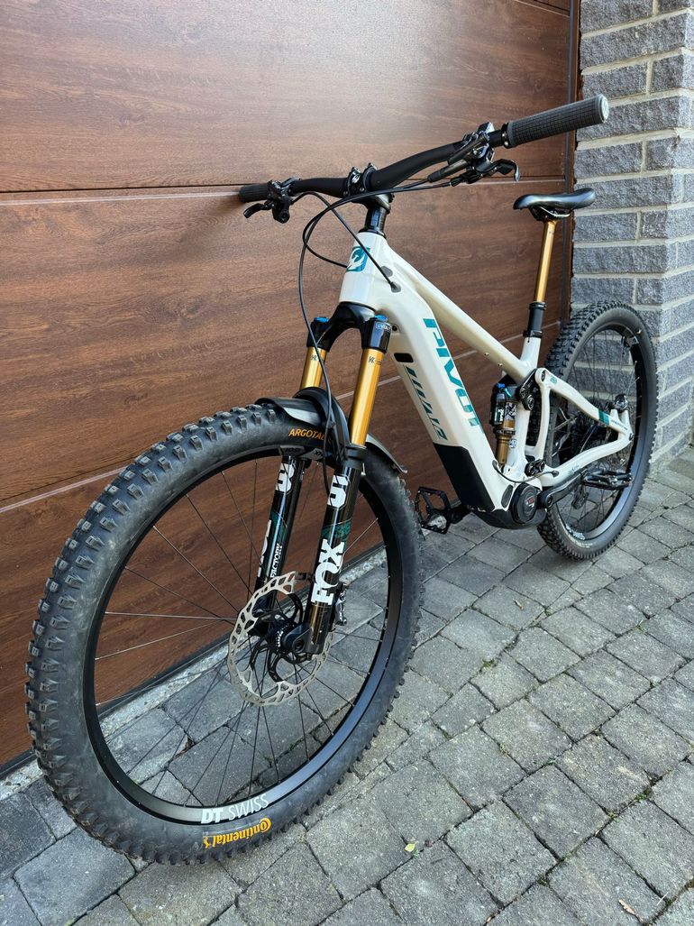 Pivot Shuttle Am Pro AXS 2024
