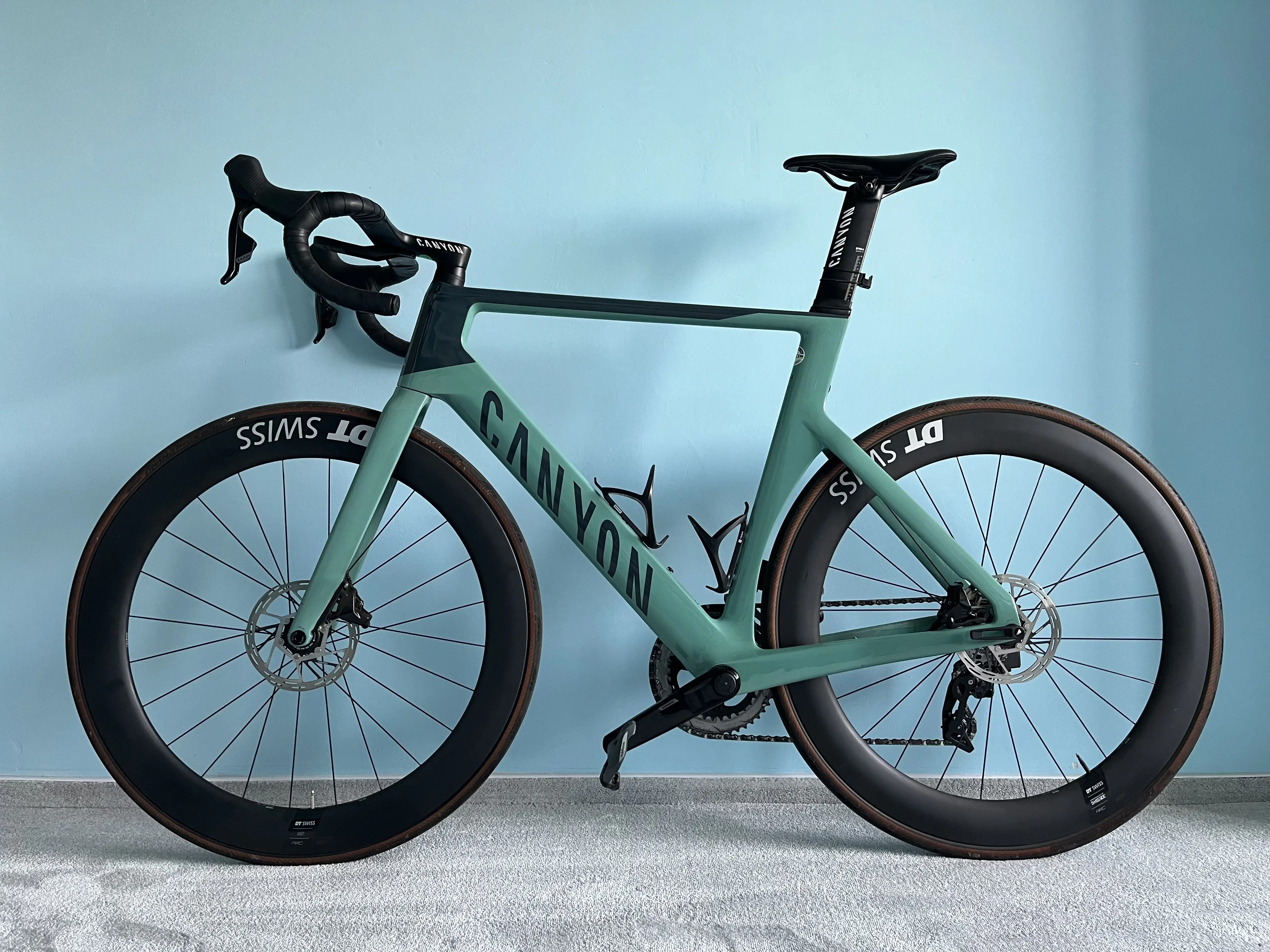 Canyon Aeroad CF SLX 7 Disc eTap used in LG | buycycle