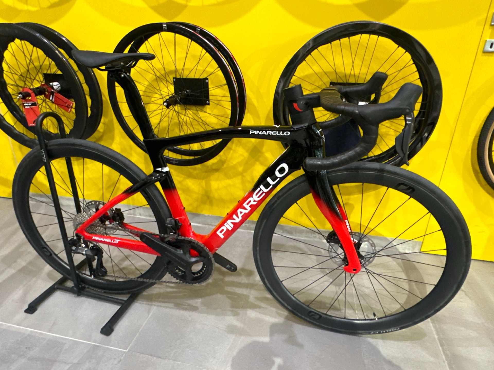 Pinarello F7 ULTEGRA Di2 2024 2024