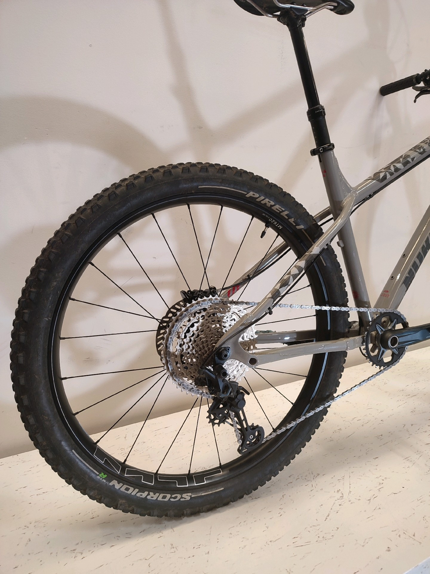 Nukeproof Scout 275 Elite utilizado en LG | buycycle