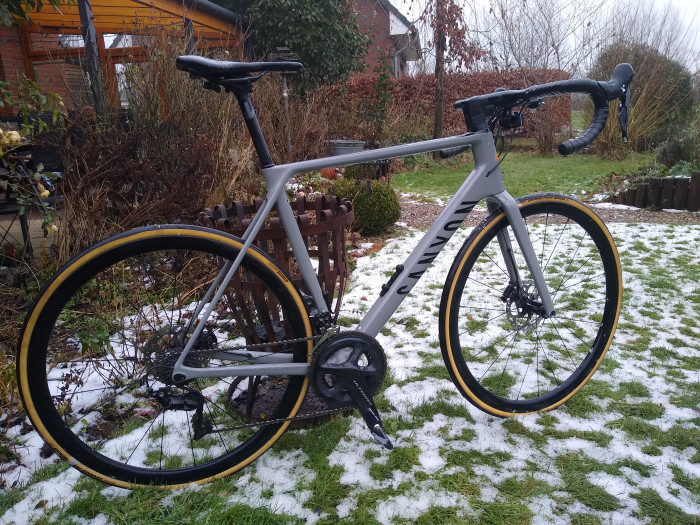 Canyon Ultimate CF SL Disc 7.0 used in 58 cm | buycycle