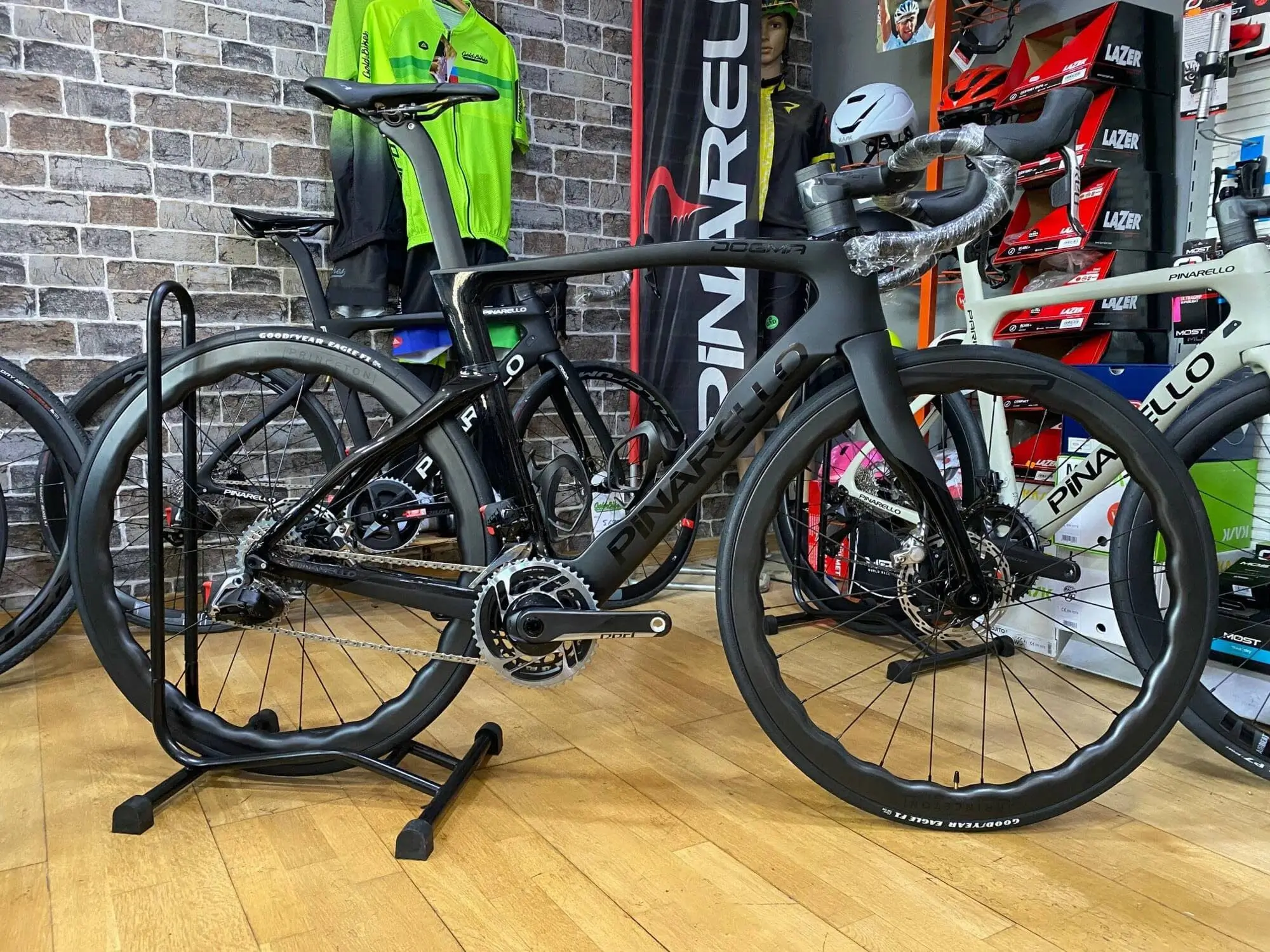 Pinarello Pinarello DOGMA F Sram Red Etap gebruikt in 55 cm | buycycle