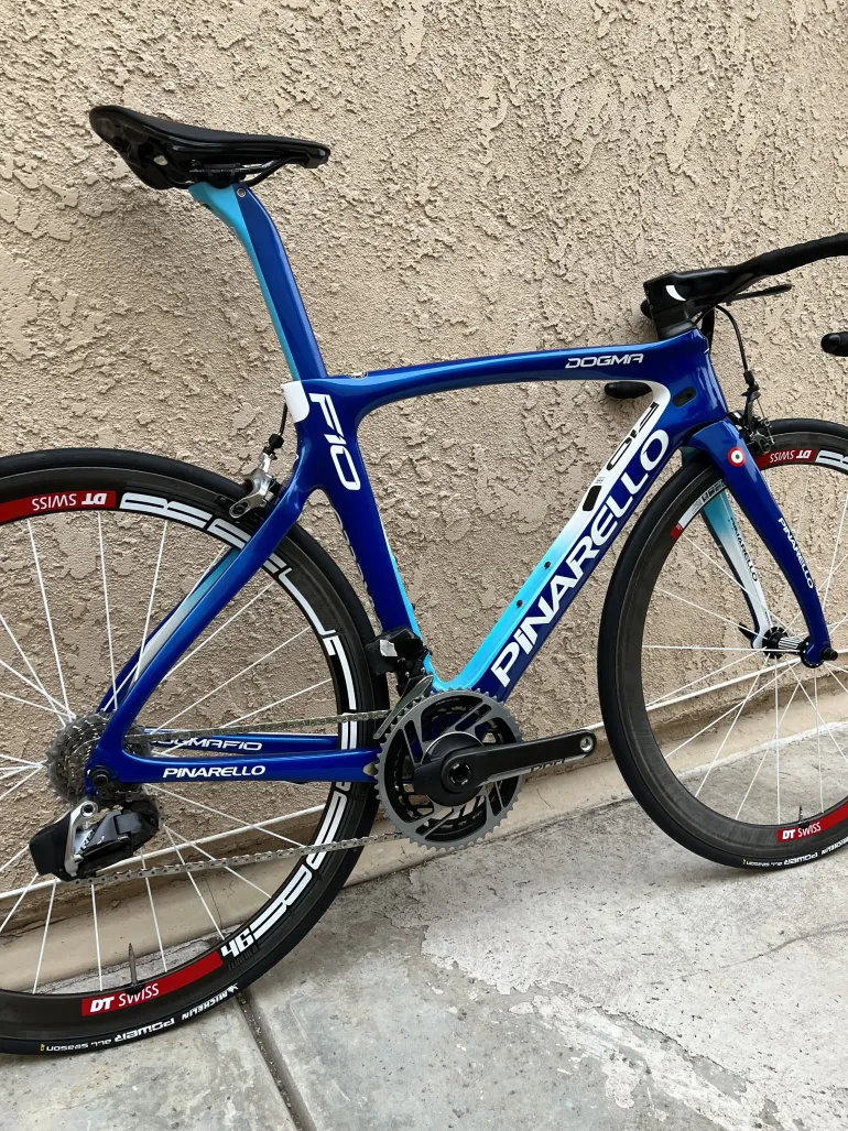 Achetez un vélo d'occasion Pinarello DOGMA F10 en 53 cm | buycycle