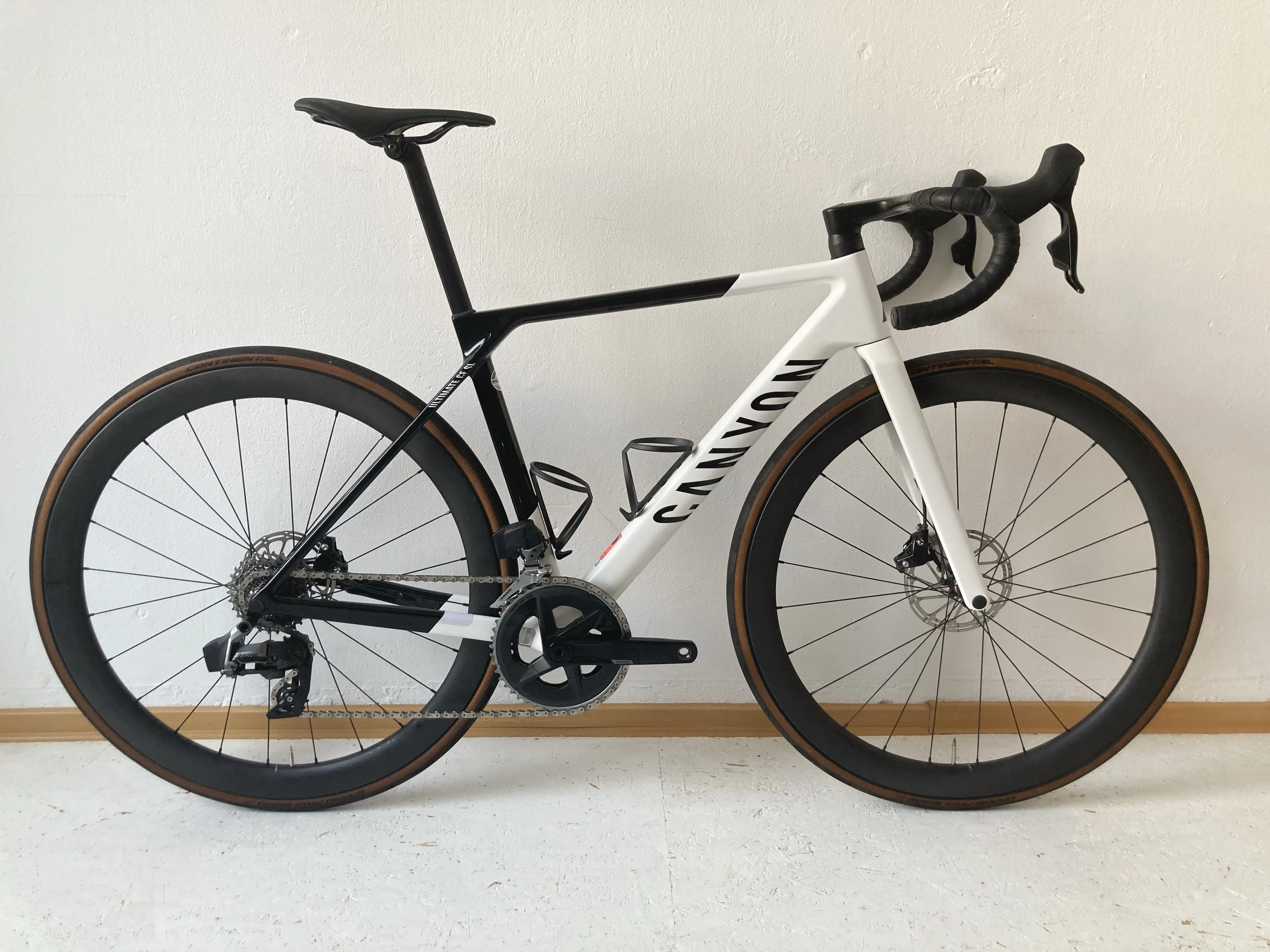 Canyon Ultimate CF SL 7 eTap used in S | buycycle