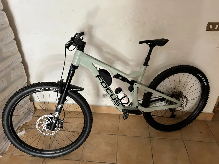 Focus JAM 6.9 used in L | buycycle