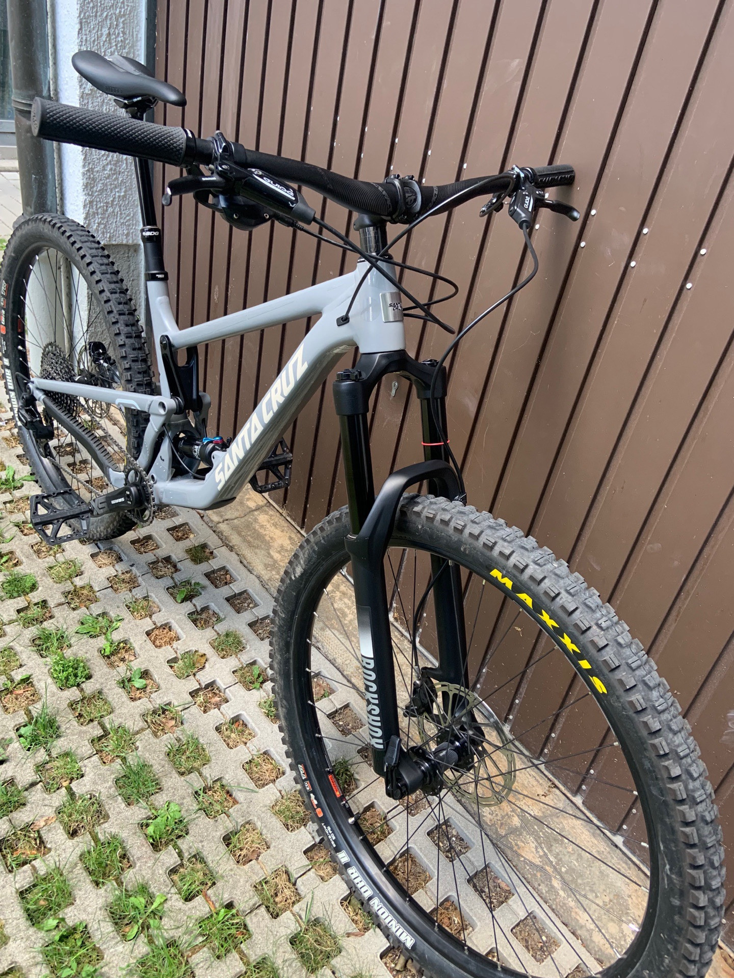 Santa Cruz Hightower R / Aluminum / 29 gebruikt in LG | buycycle