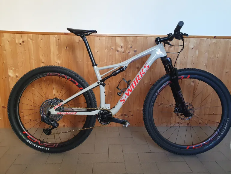 Achetez un vélo d'occasion Specialized S-Works Epic AXS en M | buycycle