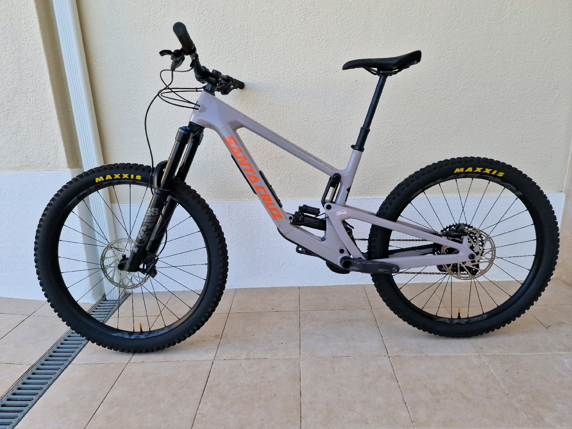 Santa Cruz NOMAD S / Carbon C used in LG | buycycle