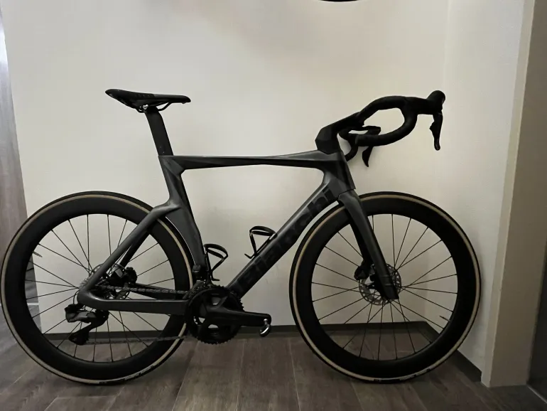 Achetez un vélo d'occasion Bianchi Oltre Comp Ultegra Di2 en 56 cm | buycycle