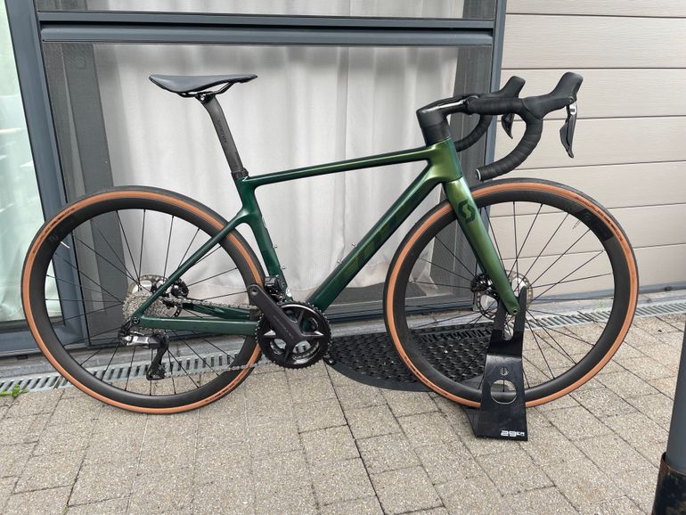 Scott Addict RC 15 disc used in 49 cm | buycycle