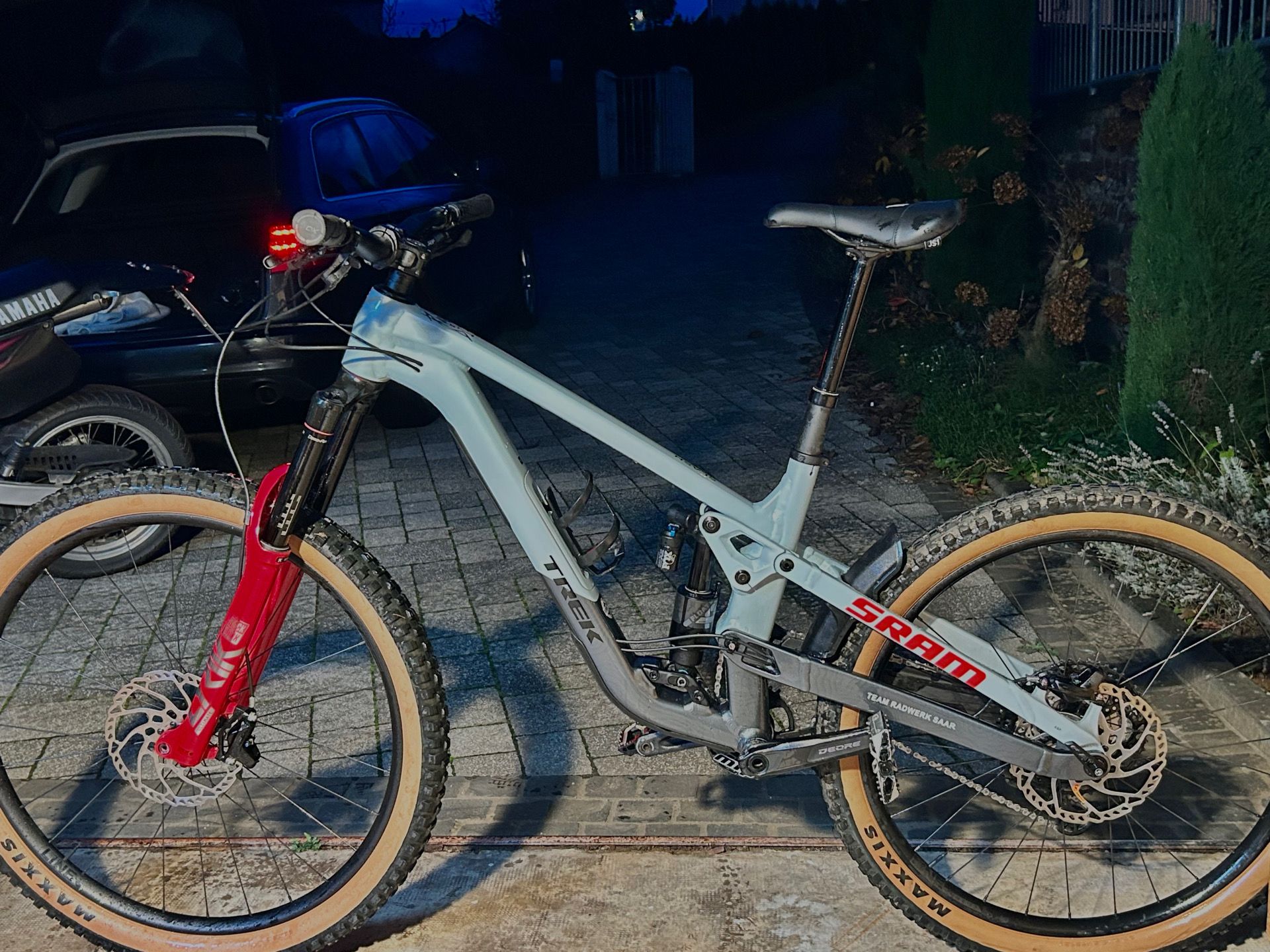 Trek Slash 8 used in M | buycycle