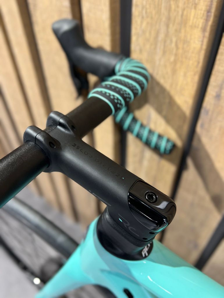 Bianchi Specialissima Red eTap - Celeste Bianchi gebraucht kaufen 53 cm ...