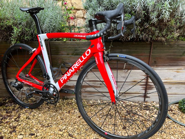 Achetez un vélo d'occasion Pinarello DOGMA F8W en 54 cm | buycycle