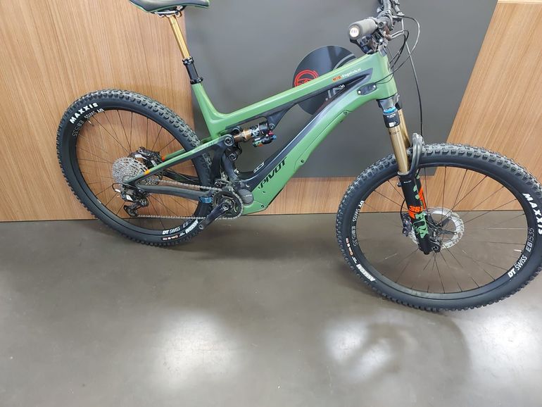 Pivot Shuttle Race XT used in XL | buycycle