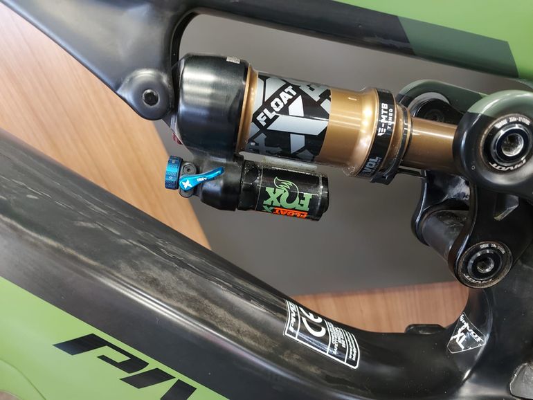 Pivot Shuttle Race XT used in XL | buycycle