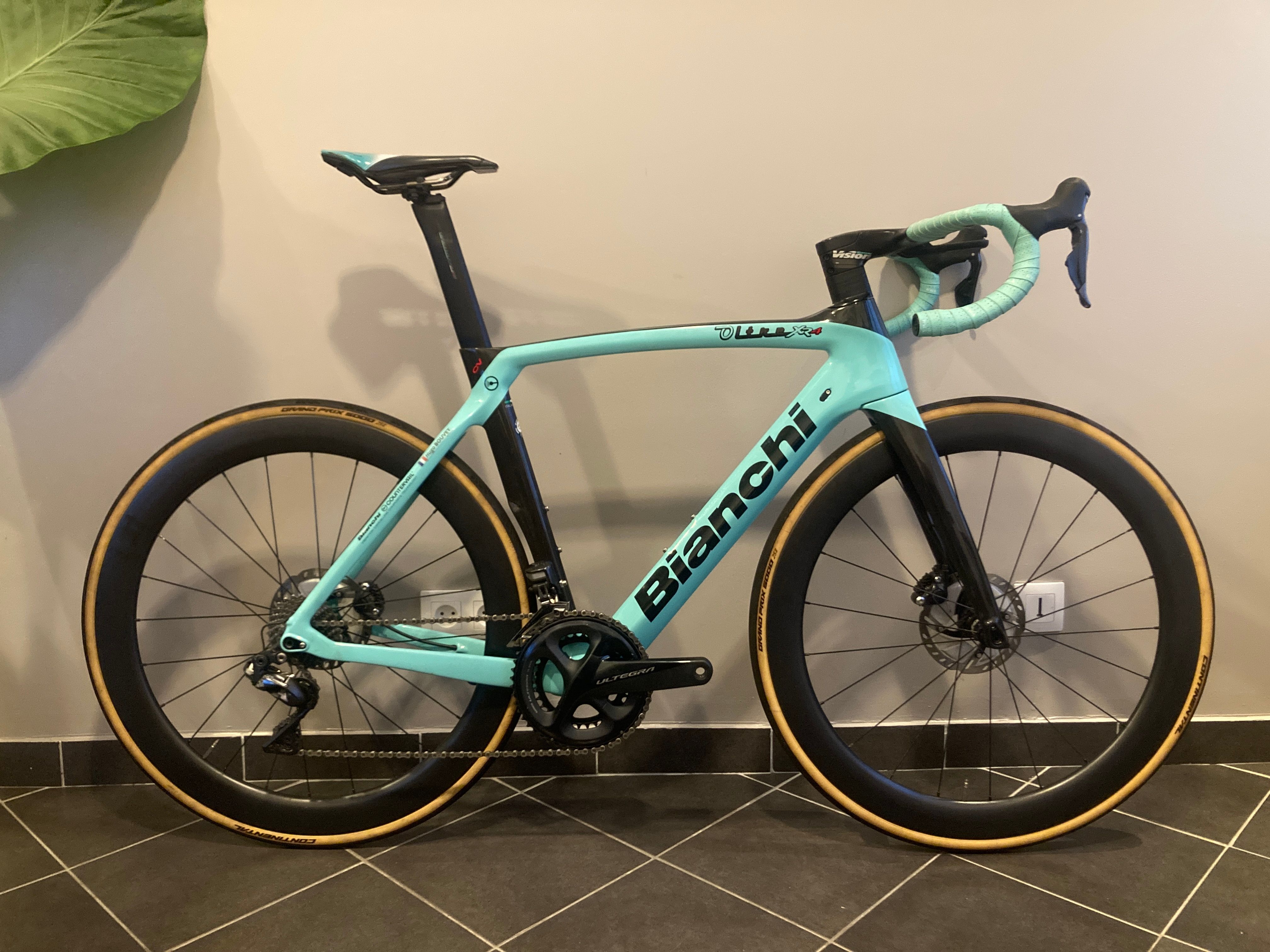 Bianchi Oltre XR4 Ultegra Di2 used in 55 cm | buycycle