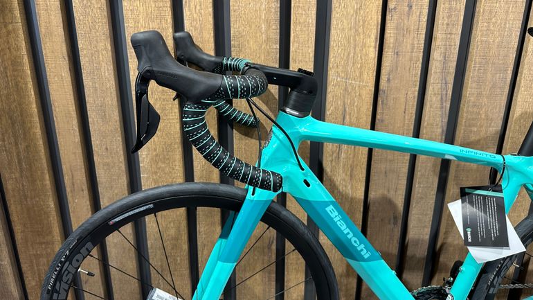 Bianchi Infinito - 105 Di2 used in 53 cm | buycycle