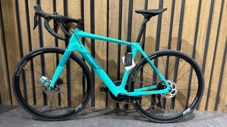 Bianchi Infinito - 105 Di2 used in 53 cm | buycycle