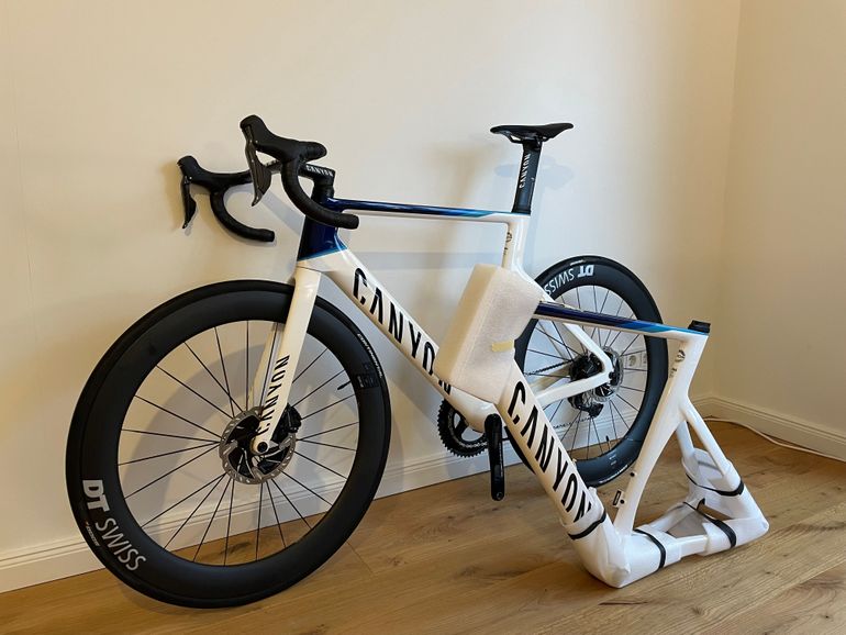 Canyon Aeroad CFR Disc Di2 used in L | buycycle