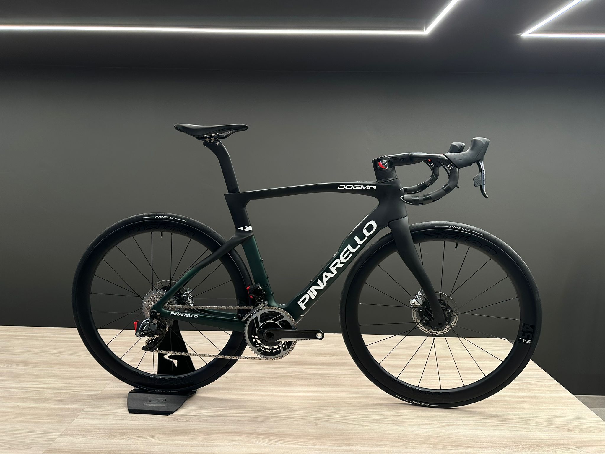 Pinarello DOGMA F RACING GREEN mis. 540 used in 55 cm | buycycle