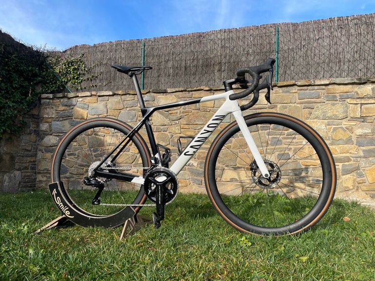 Canyon Ultimate CF SL 7 eTap utilizado en S | buycycle
