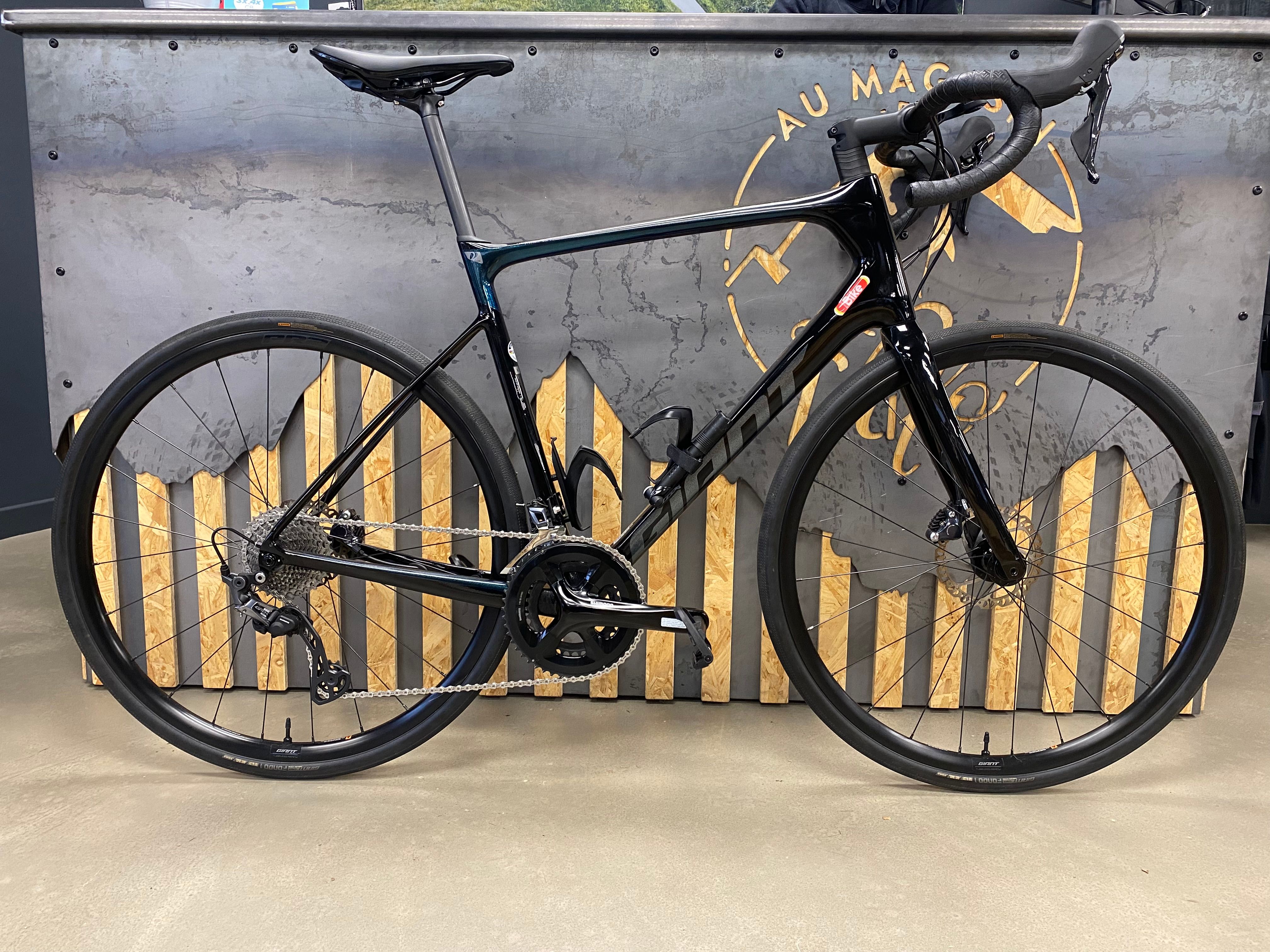 Giant Defy Advanced 1 used in 56 cm | buycycle