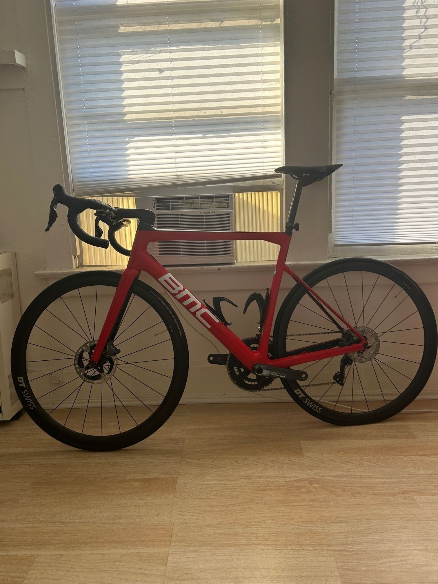 BMC Teammachine SLR01 DISC THREE used in 56 cm | buycycle