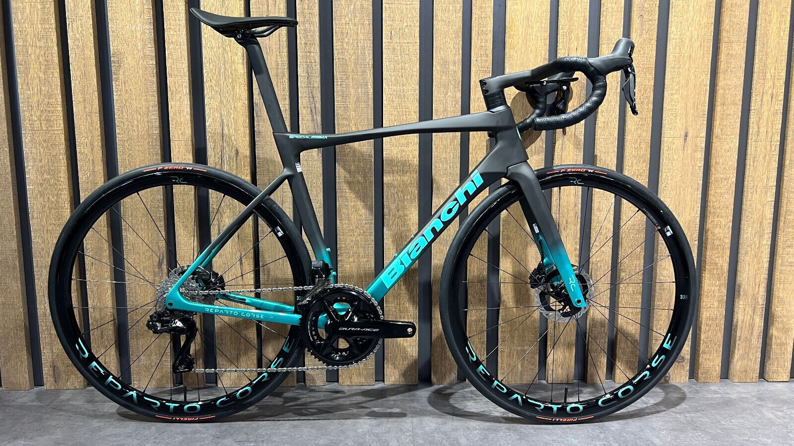 Bianchi Specialissima RC Sram Red eTap AXS used in 55 cm | buycycle