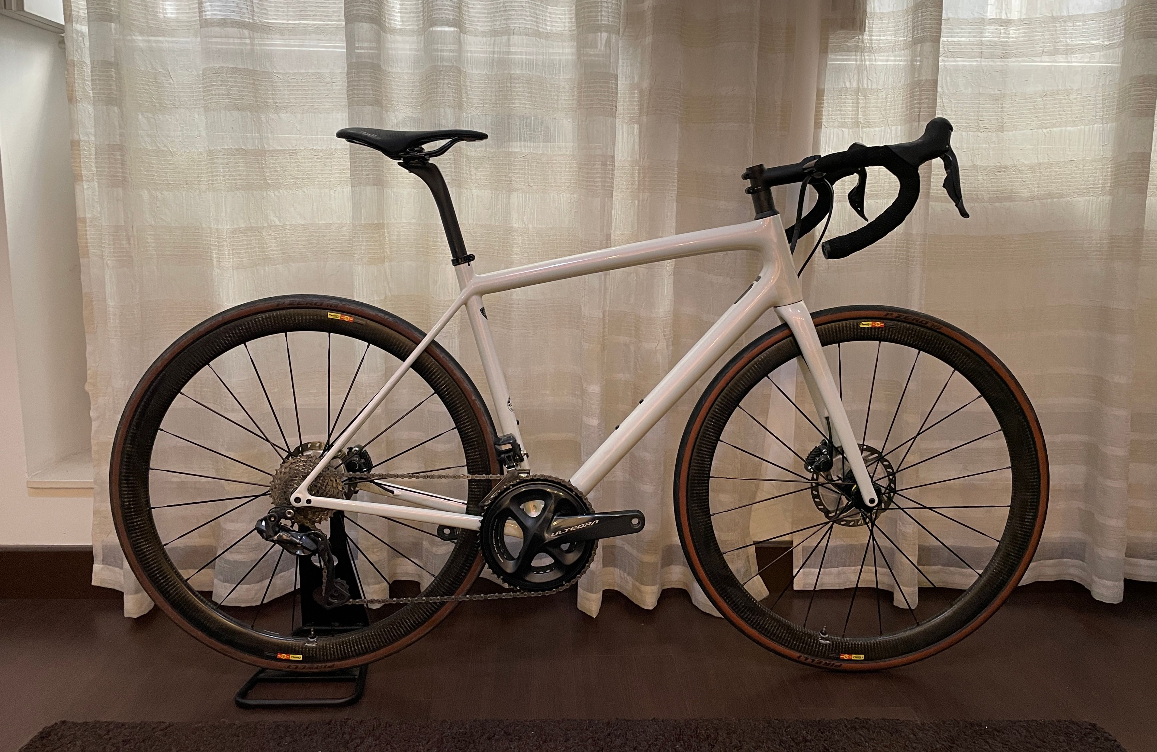 Specialized Aethos Pro - Ultegra Di2 used in 56 cm | buycycle