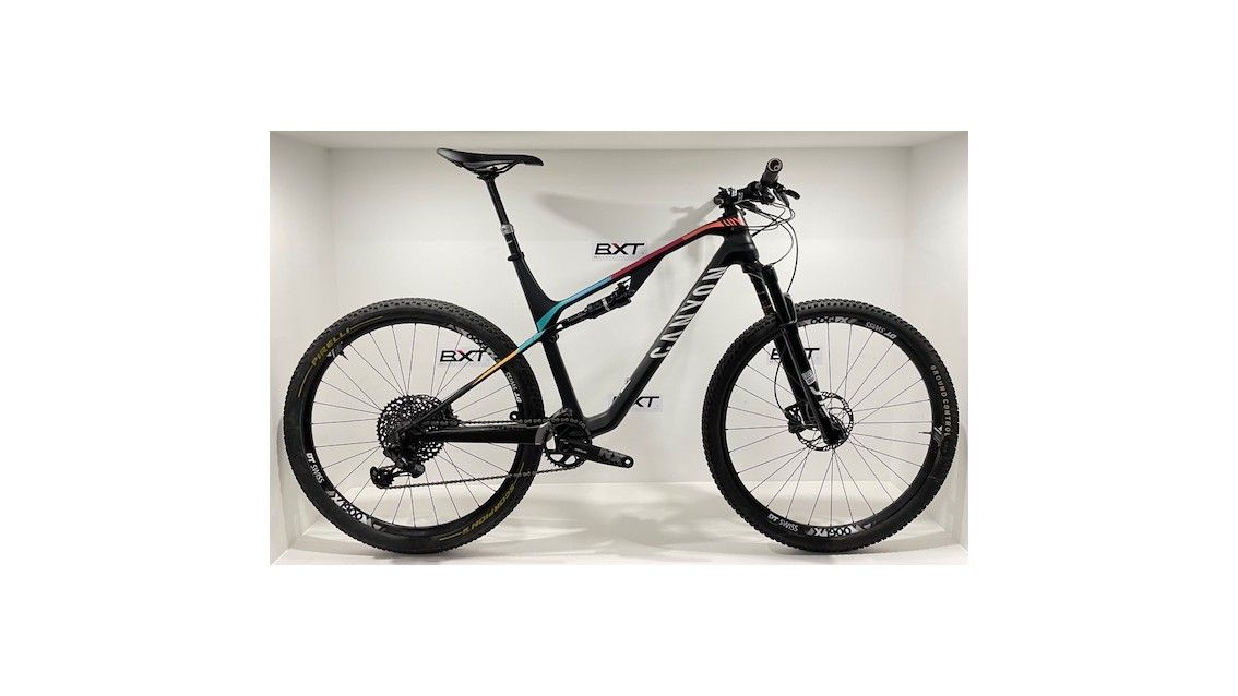 Canyon Lux CF SL 8.0 used in XL | buycycle