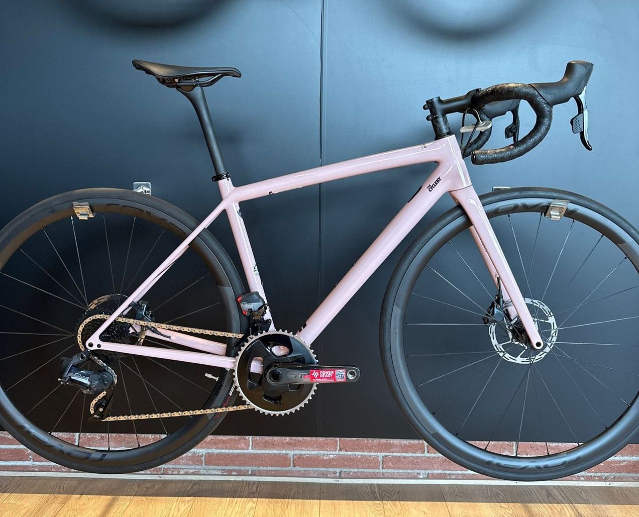 Specialized Aethos Pro - SRAM Force eTap AXS used in 52 cm | buycycle USA