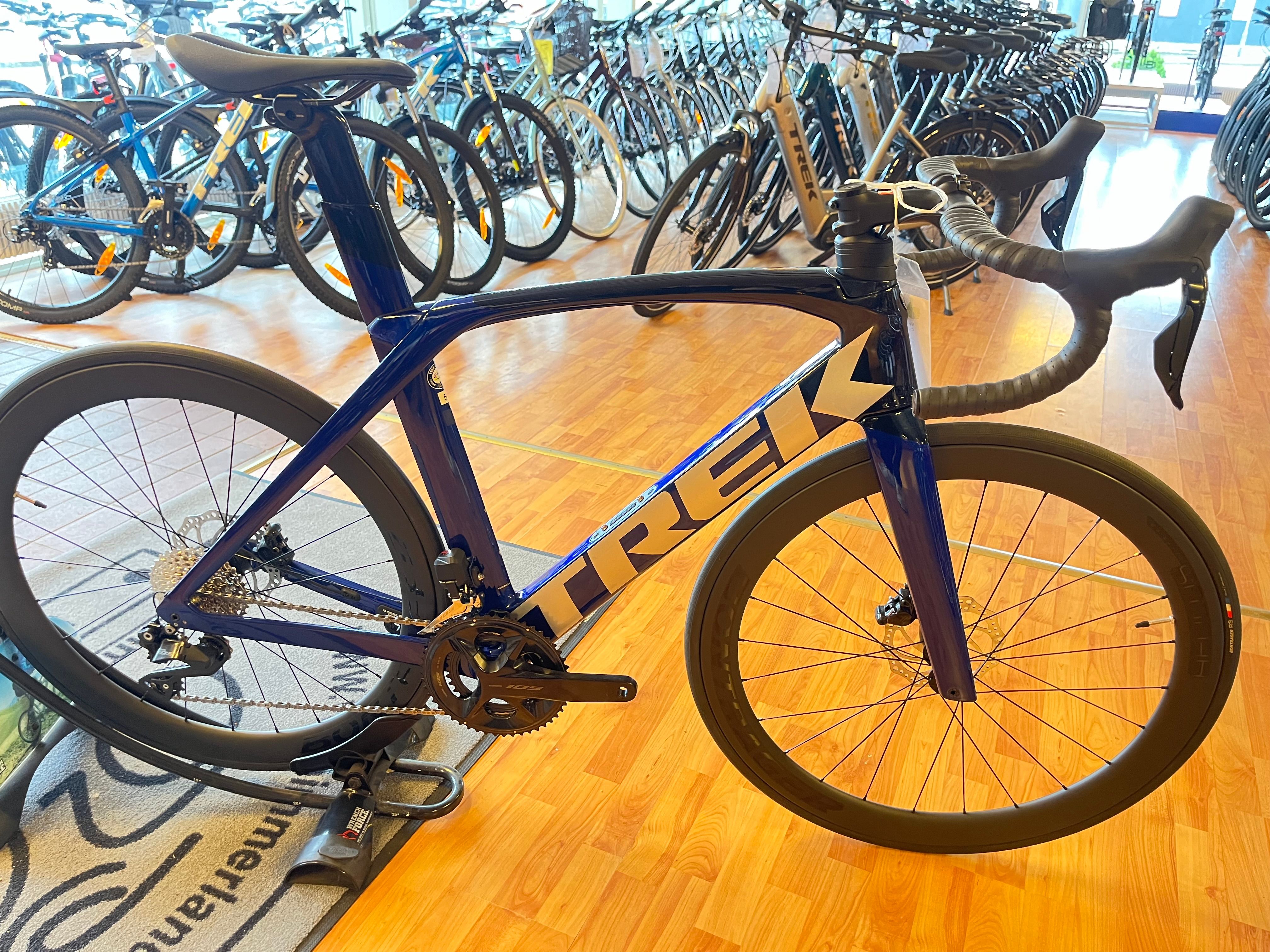 Trek Madone SL 6 Di2 used in 56 cm | buycycle USA