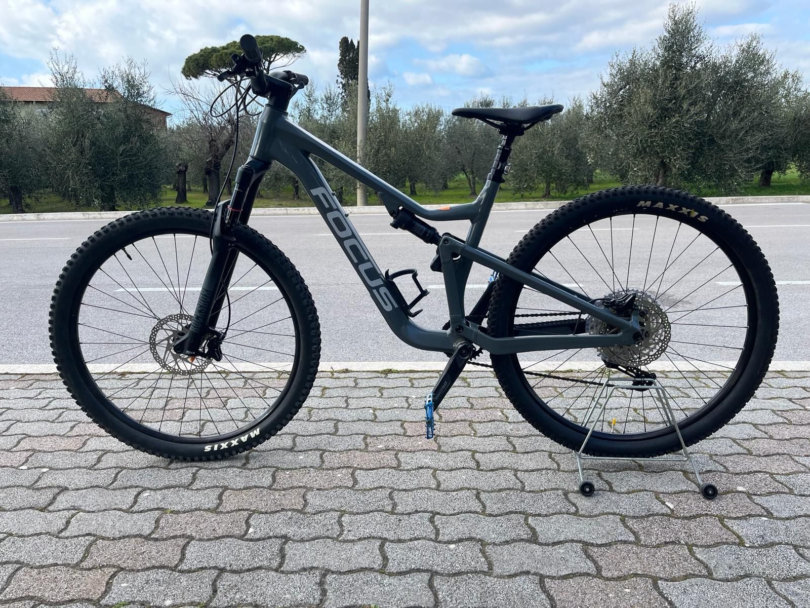 Focus Thron 6.8 used in 57 cm | buycycle USA