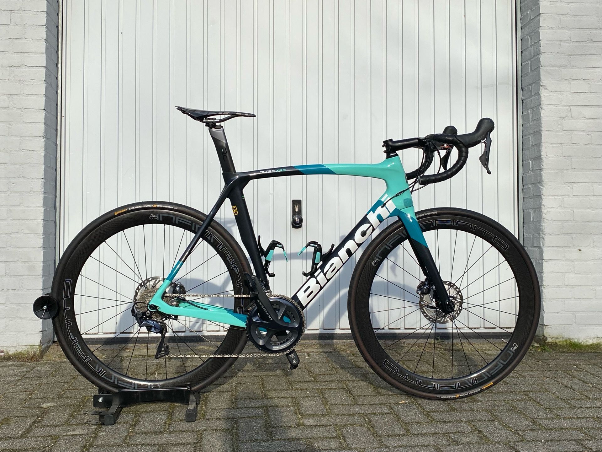 Achetez un vélo d'occasion Bianchi Oltre XR3 - Ultegra Di2 en 59 cm | buycycle France