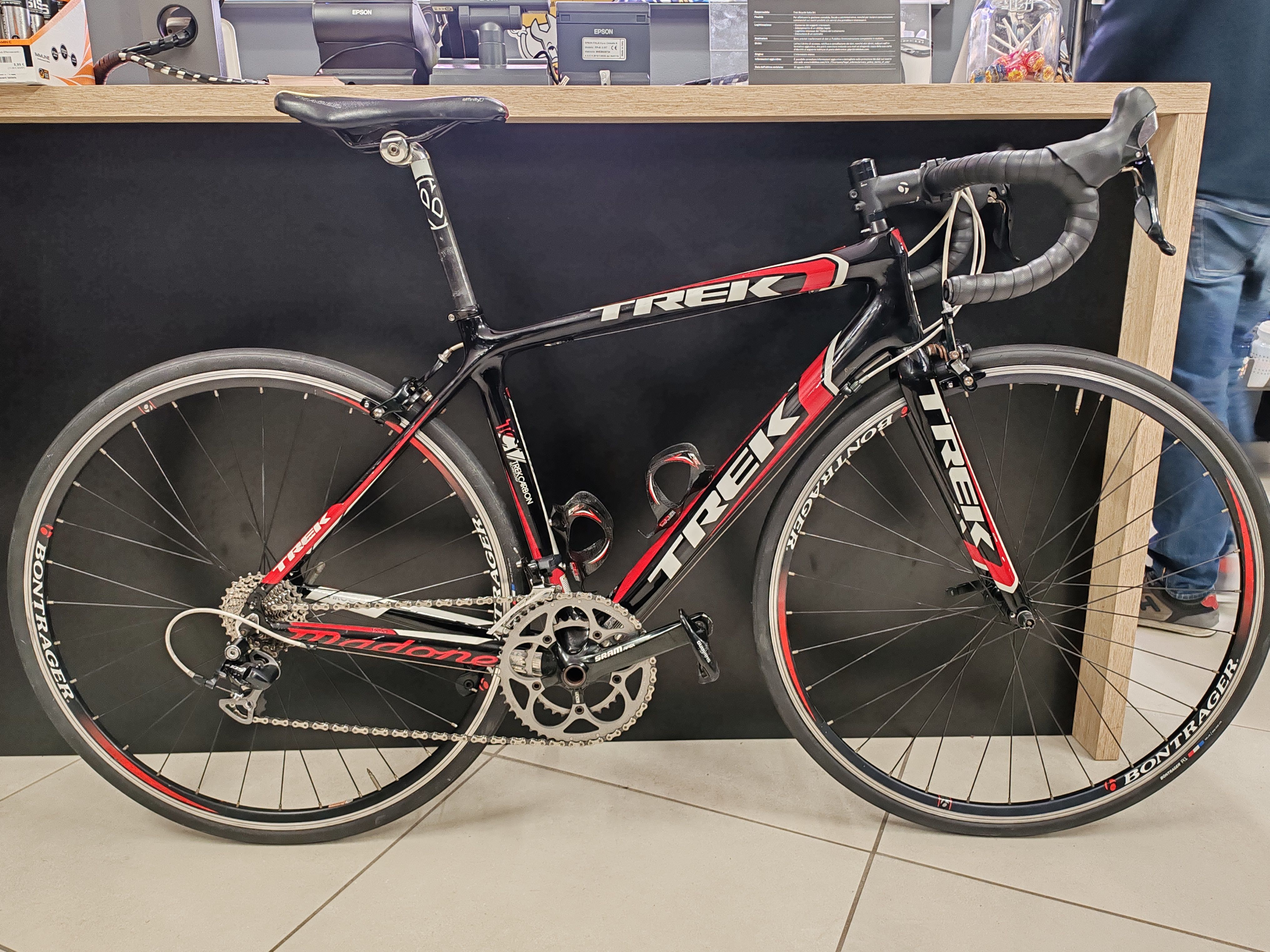 Trek Madone 3.1 used in 52 cm | buycycle USA