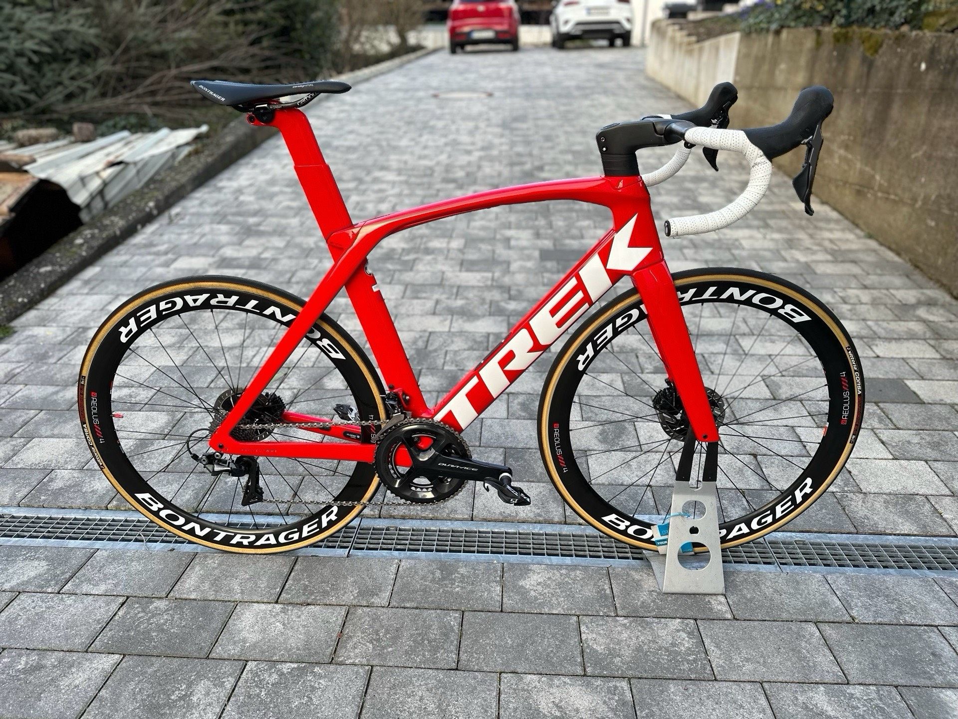 Trek Madone SLR 8 Disc used in 58 cm | buycycle USA