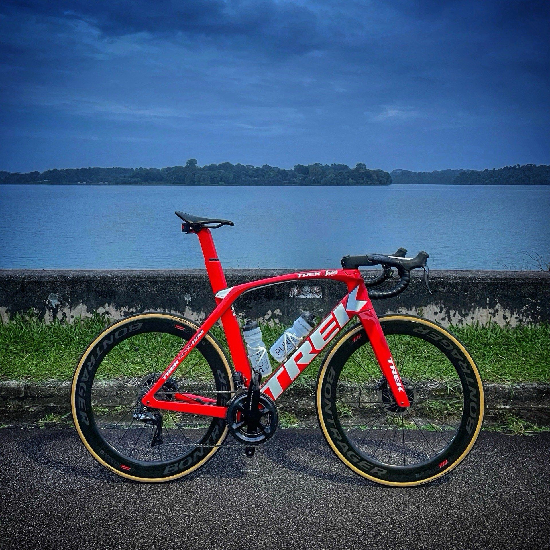 Trek Madone SLR 9 Gen 6 used in 58 cm | buycycle USA