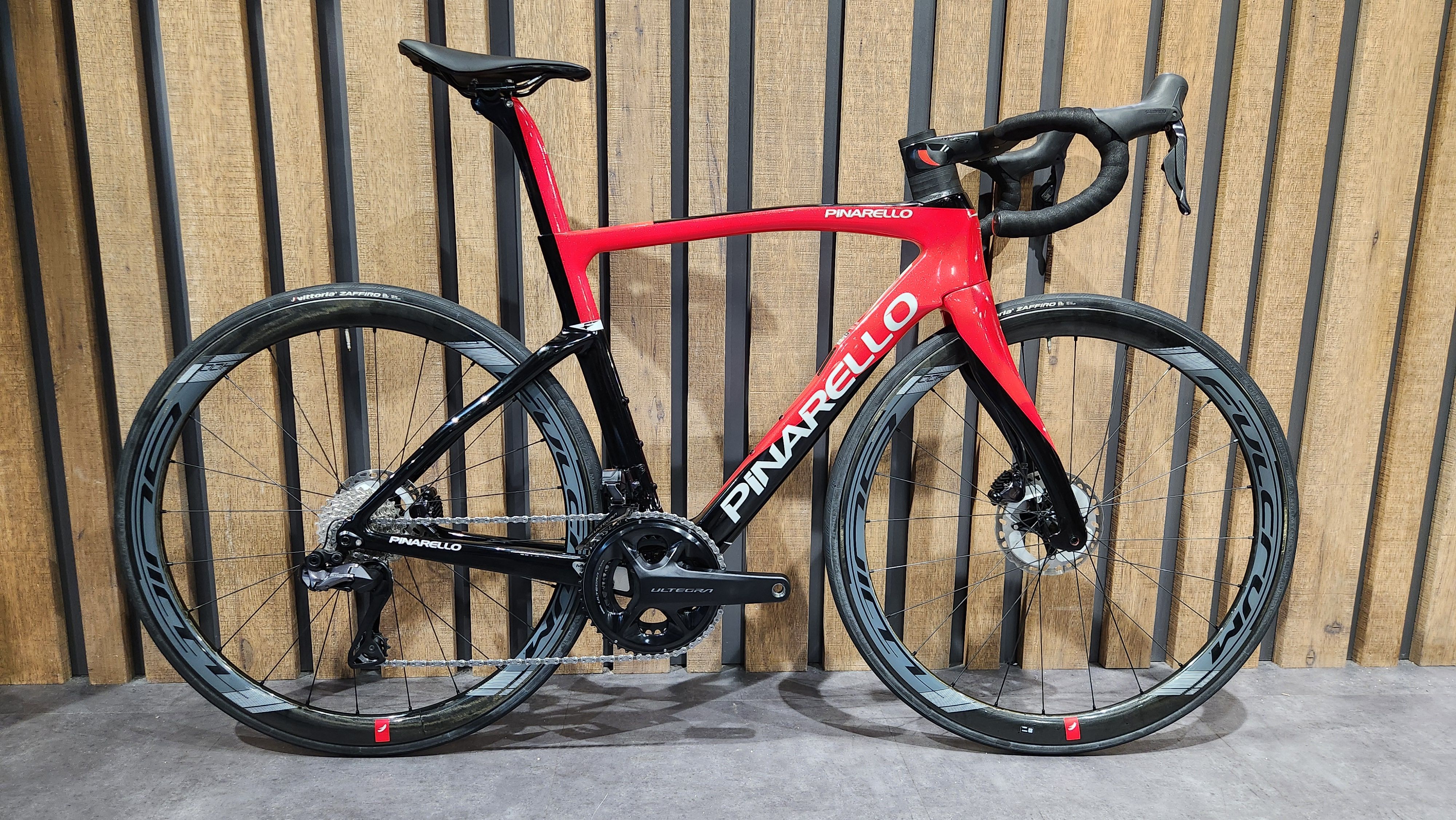 Pinarello PINARELLO F7 DISC ULTEGRA DI2 used in 53 cm | buycycle UK