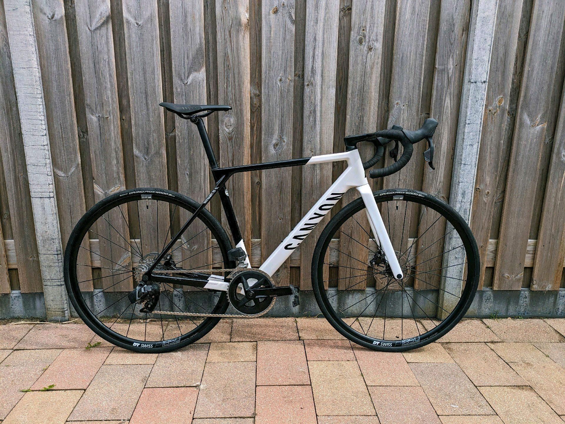 Canyon Ultimate CF SL 7 eTap used in MD | buycycle UK