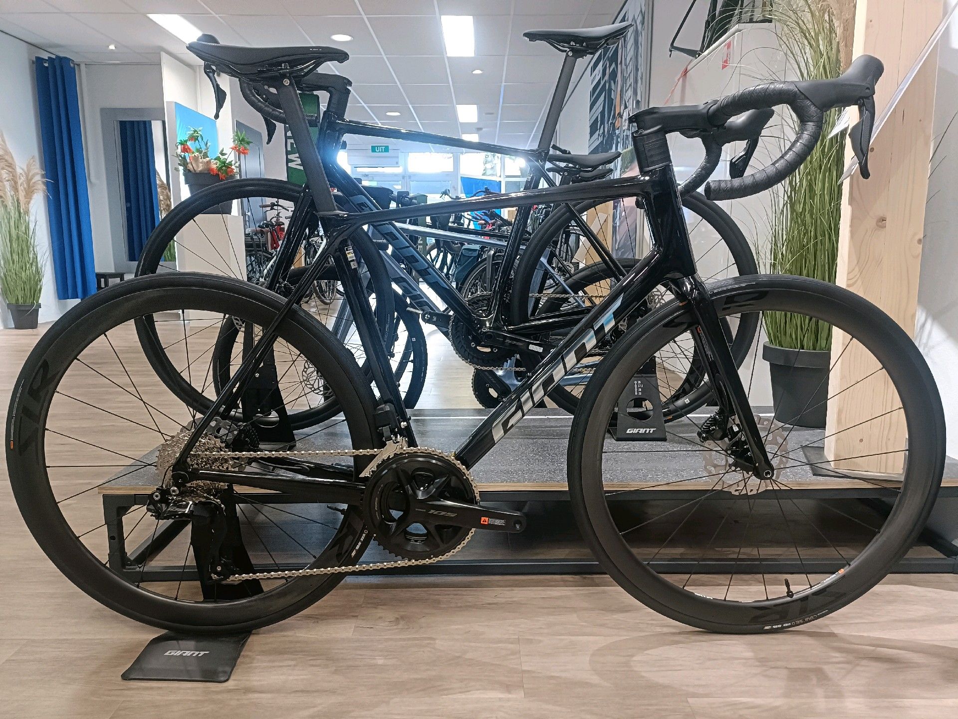 Giant TCR ADVANCED PRO 1 DI2 used in LG | buycycle USA