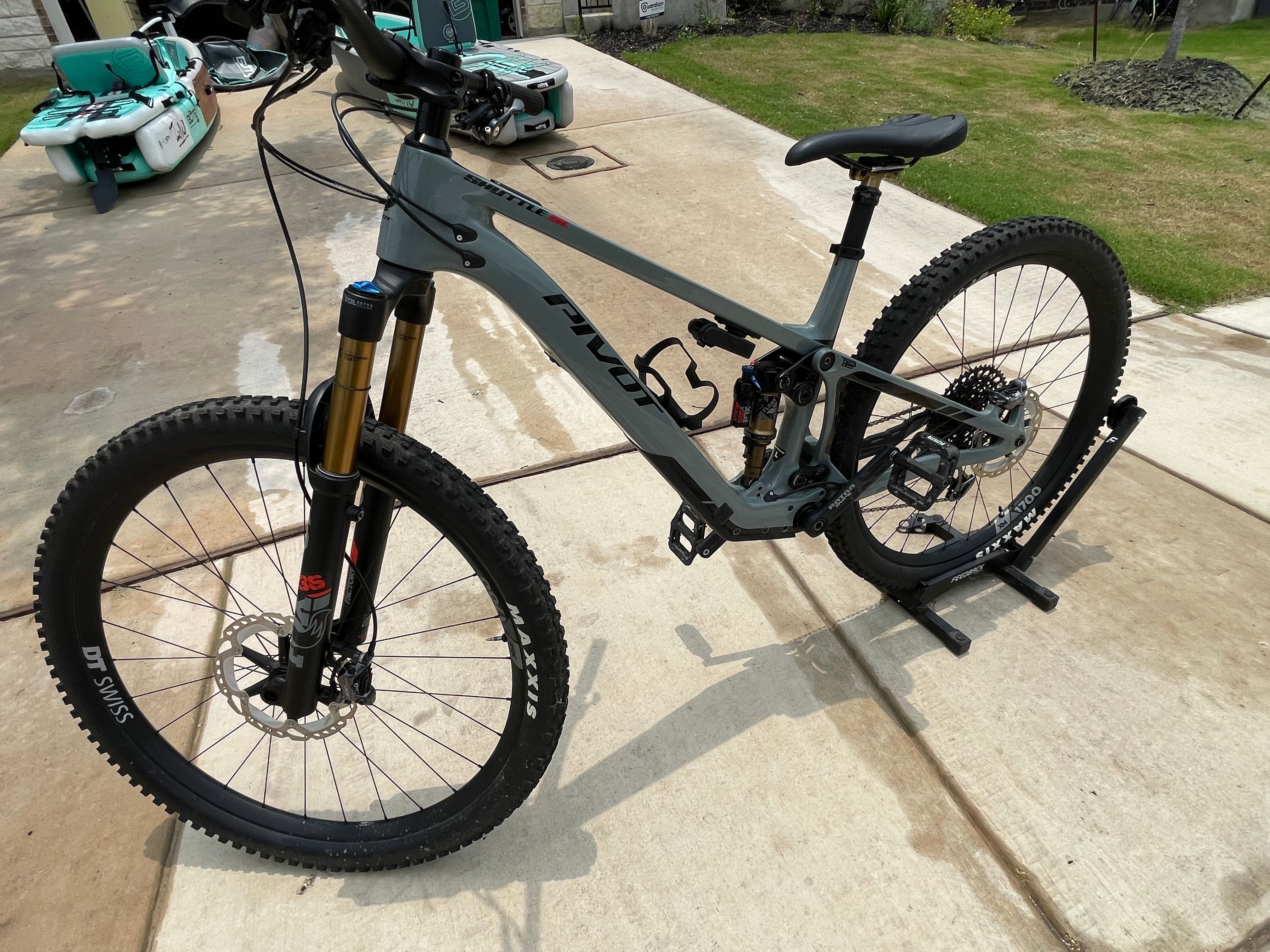 Pivot Shuttle SL Pro X01 used in L | buycycle USA