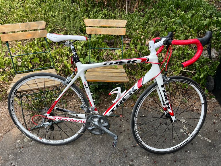 Achetez un vélo d'occasion Trek Madone 4.7 H2 Compact en 56 cm | buycycle