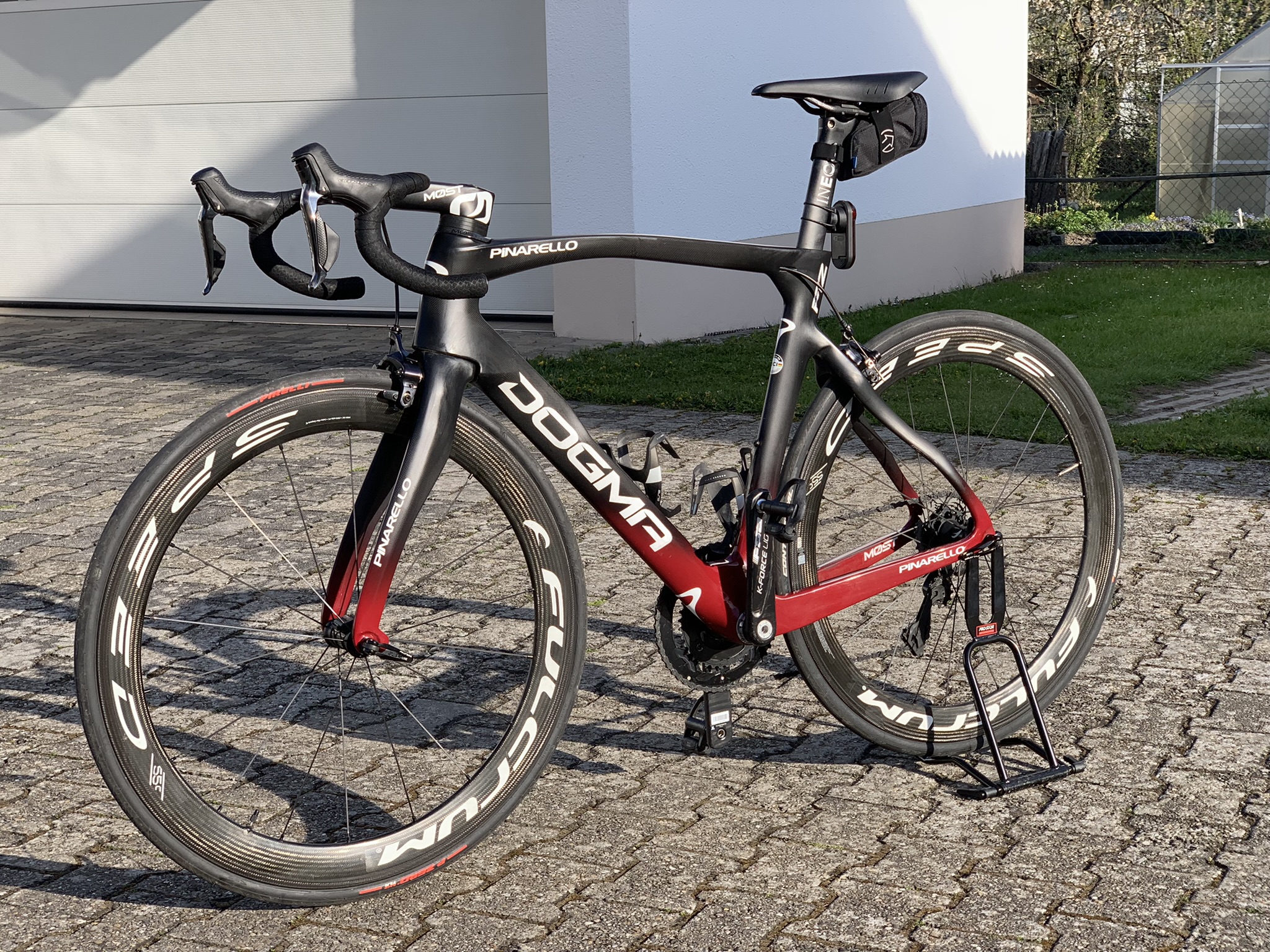 Pinarello Pinarello Dogma F12 Dura Ace Di2 used in 56 cm | buycycle