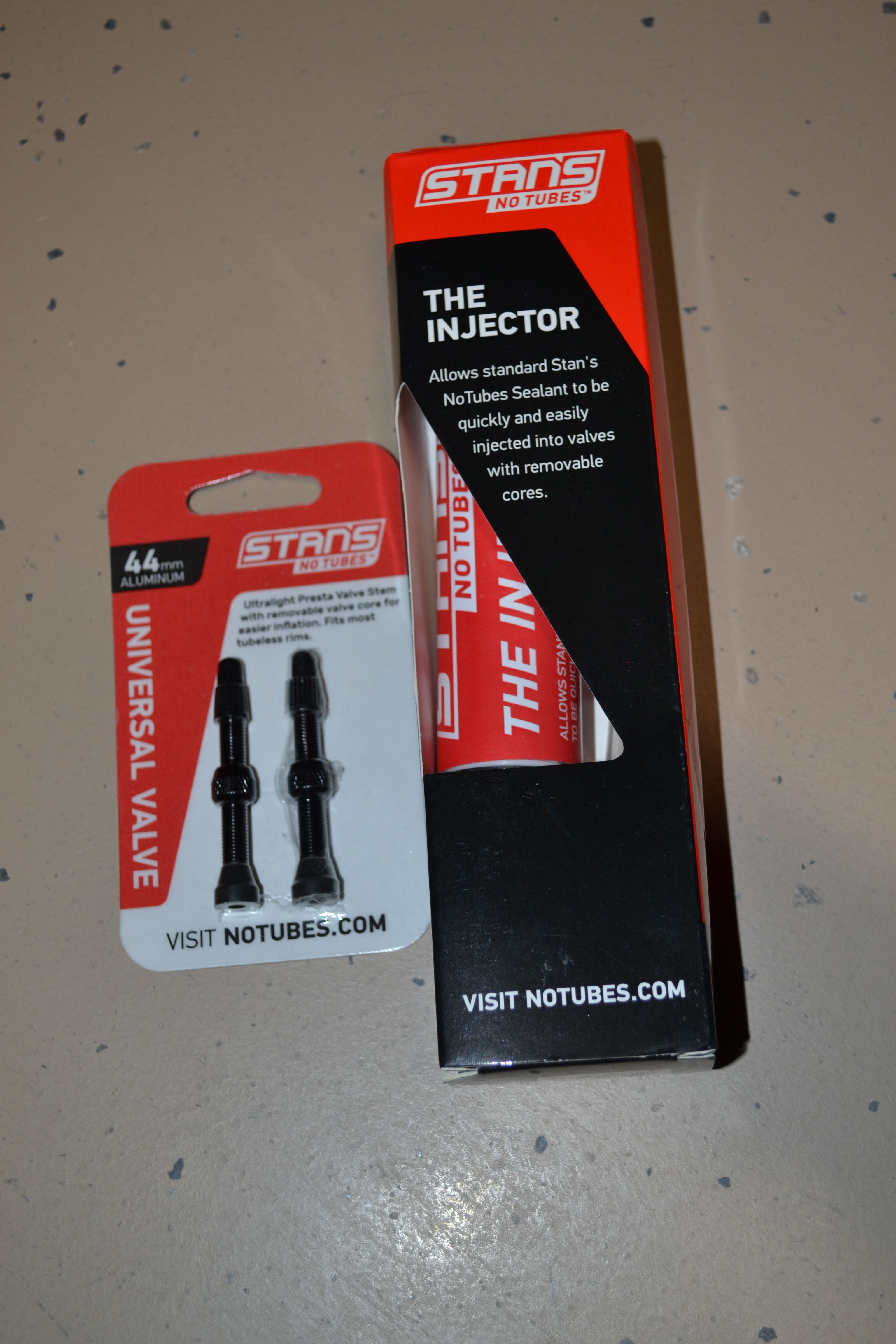 Stans Notubes Universal Valves with Injector 2024